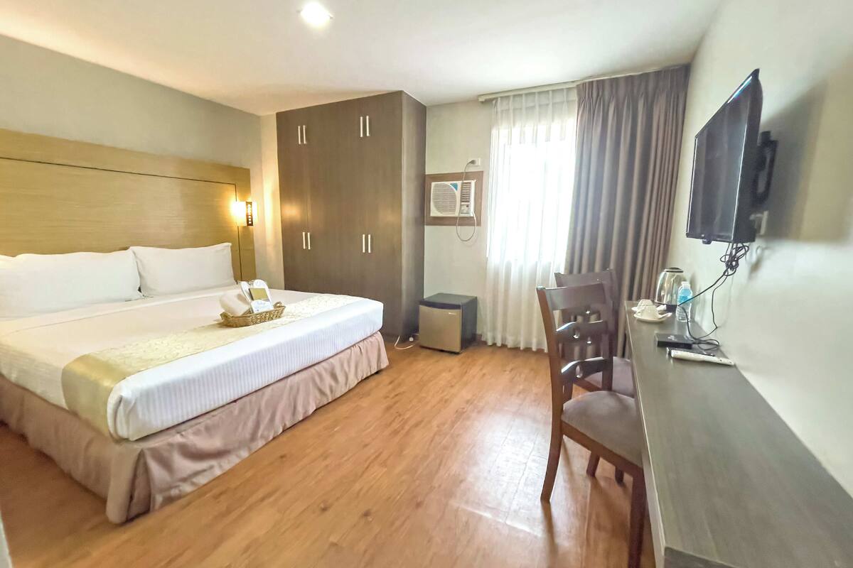 Quarto Superior | Secretária, Wi-fi grátis, roupa de cama fornecida