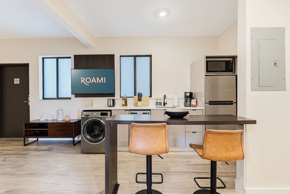 Roami at The Palace | 4 Bed Combo | 2 units - Miami | Vrbo
