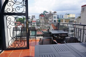 Café da manhã com buffet grátis todos os dias