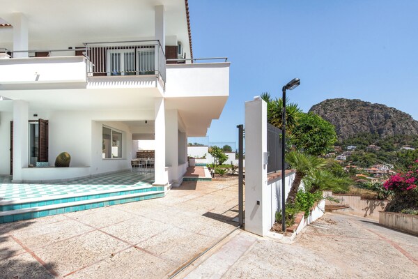 Sea Frame Design Apartments With Pool By Wonderful Italy - Santa Flavia