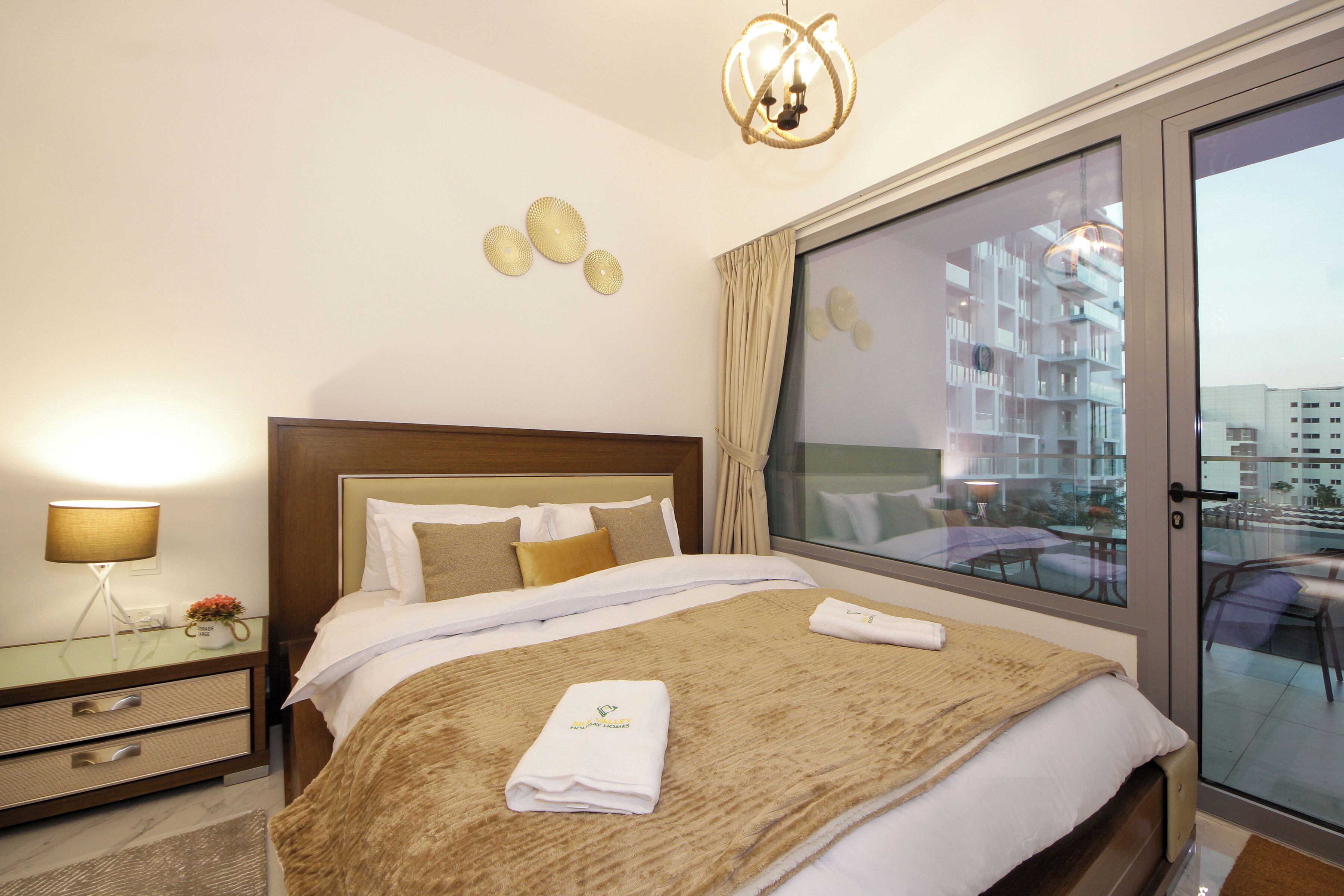 Estúdio, vista para a cidade | Espaço de trabalho para notebook, ferros/tábuas de passar roupa