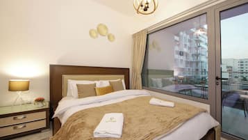 Estúdio, vista para a cidade | Espaço de trabalho para notebook, ferros/tábuas de passar roupa