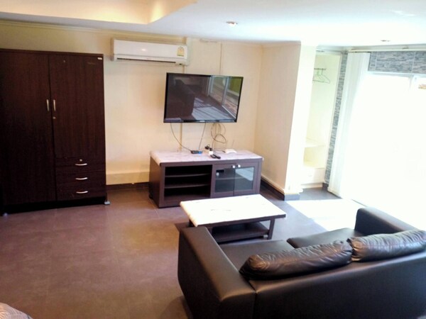Spacious 65sqm Luxury Loft Studio Type Apartment 101b - Pattaya City