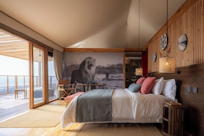 Tenda de Luxo | Cofre no quarto, secretária