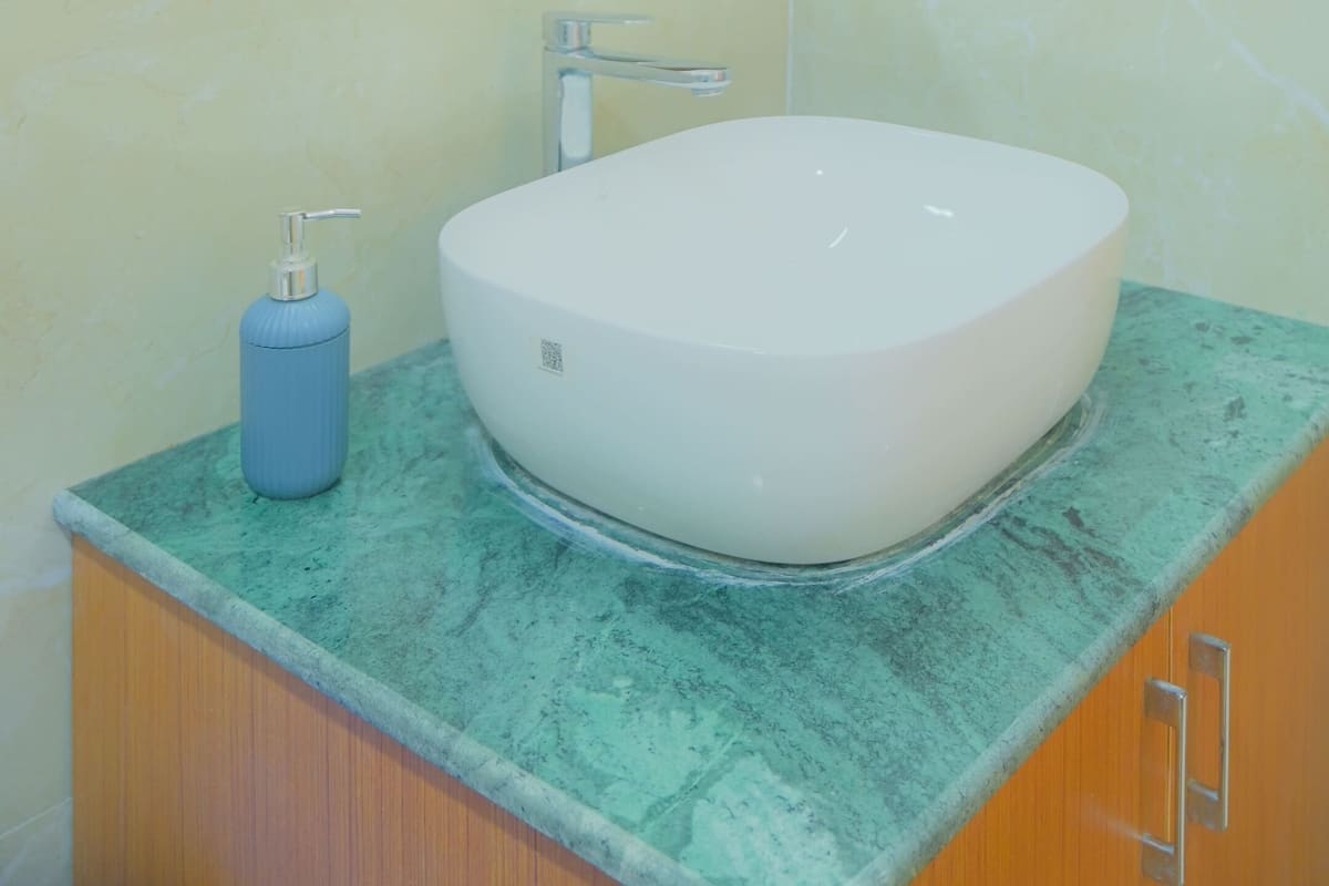 Villa de Luxo, vista para a montanha | Casa de banho | Toalhas fornecidas, sabão, champô, papel higiénico