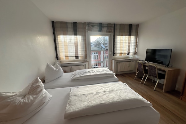 Quartos à prova de som, ferros/tábuas de passar roupa, Wi-Fi de cortesia