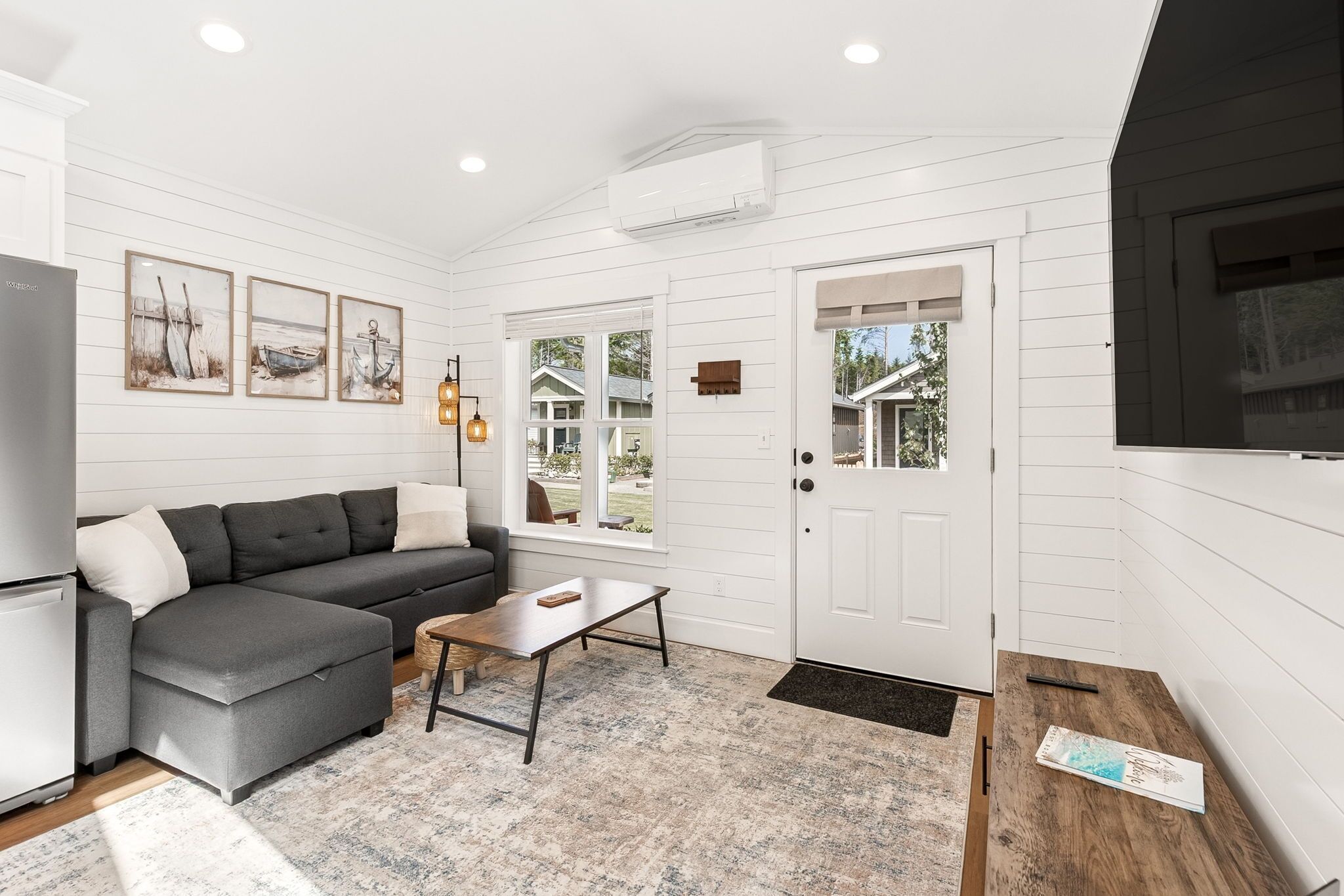 The Suite Escape: Dog Friendly, Private Hot Tub - Pacific Beach, WA