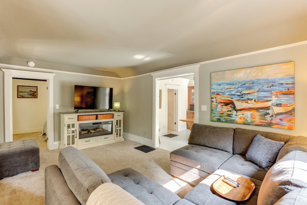 1/2 Mi To Dtwn Frankfort: 'Fernhaven' Home W/ Yard - Frankfort, MI