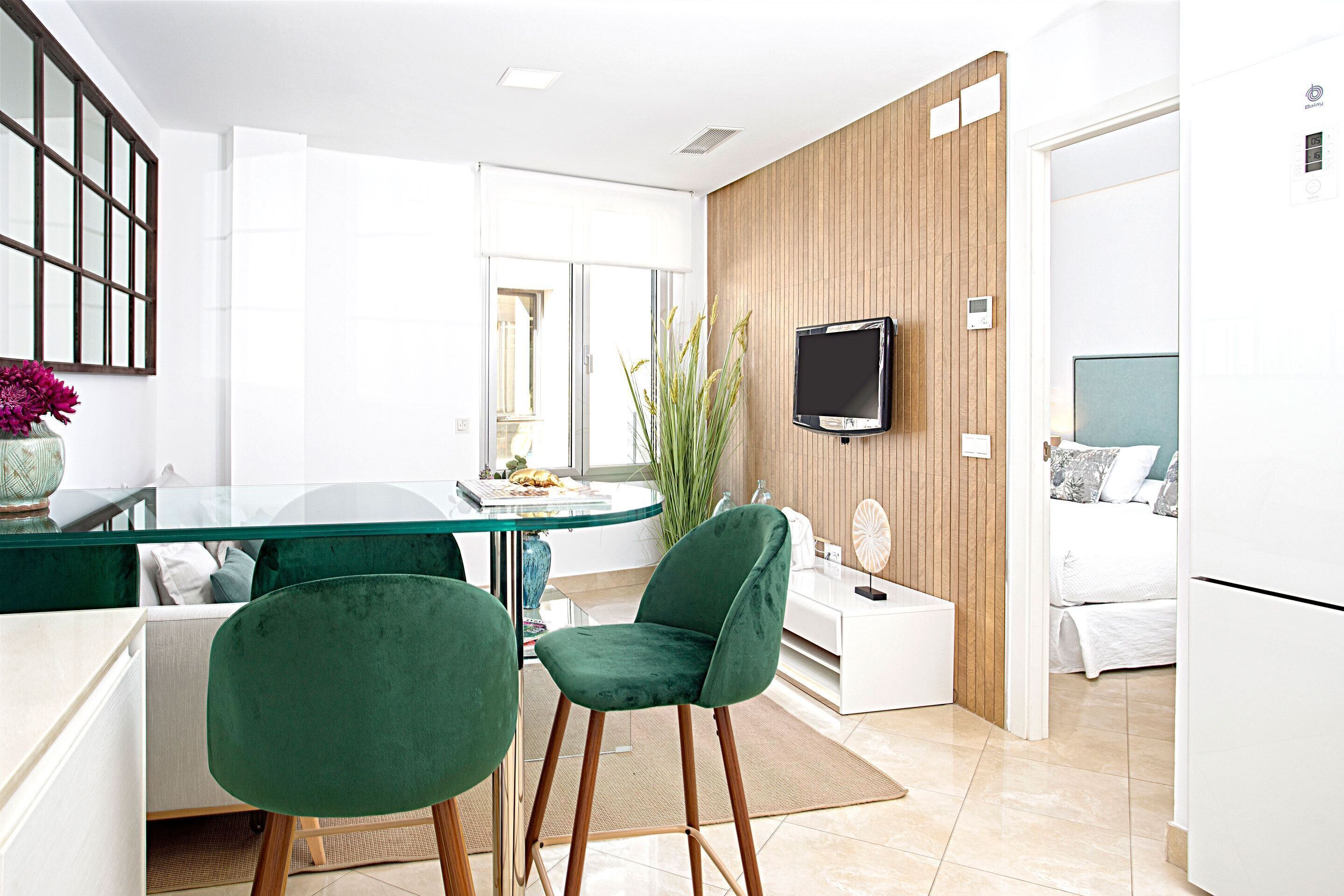Apartamento (1 Bedroom) | Sala de estar | Televisor 