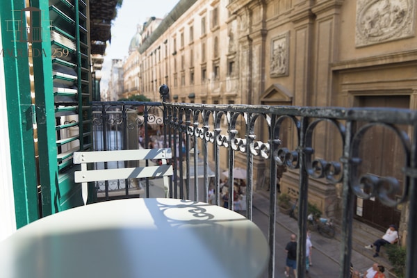 Quarto Deluxe, 1 cama king-size, varanda, Vista para a cidade | Vista do quarto