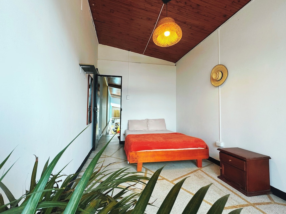 La Chiva Hostel - Armenia