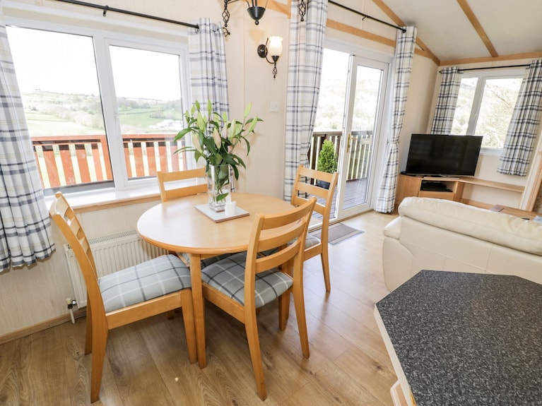 Alpine Lodge, Family Friendly, With A Garden In Rhyd-y-foel - Colwyn Bay