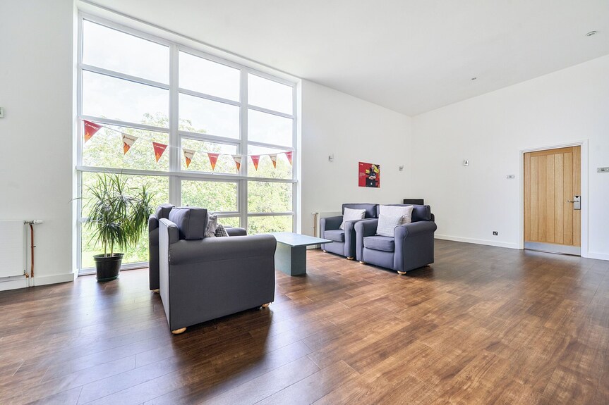 Jubilee Ground-floor Single Bedroom, With A Garden In Penrith - Dumfries and Galloway