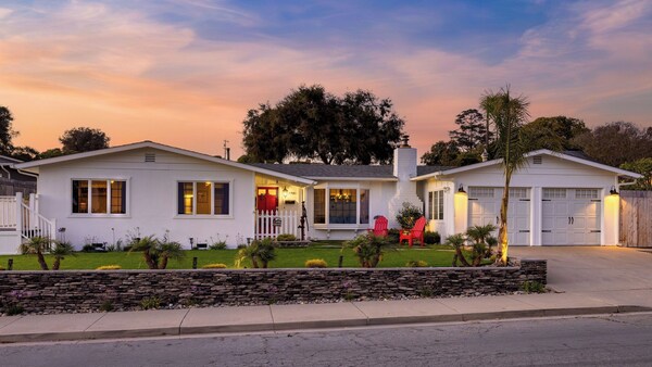 Coastal Gem Near Pismo Beach W/ Hot Tub, Firepit & Outdoor Dining Newport Oasis By Avantstay - Avila Beach, CA