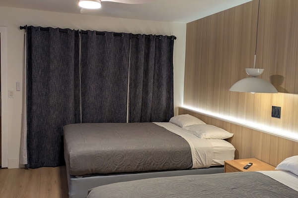 Quarto Duplo Premier | Roupa de alta qualidade, minibar, com decoração personalizada