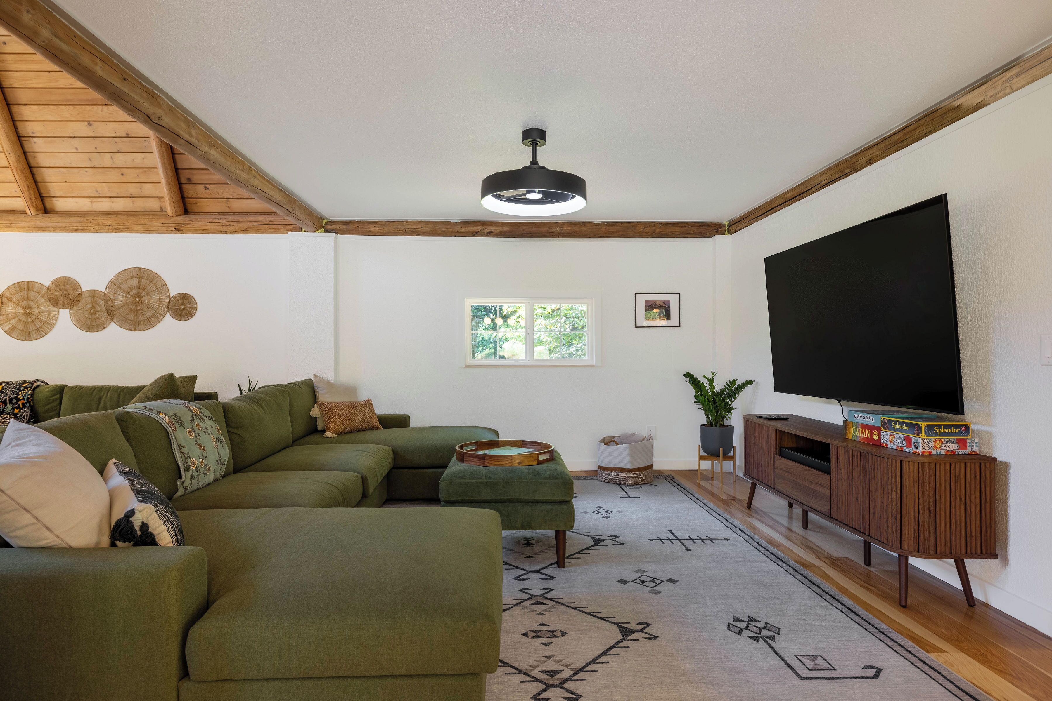 Hot Tub & Sauna - 1 Mile From Mount Rainier Np - Forest View - Sleeps 8 - Mount Rainier, WA