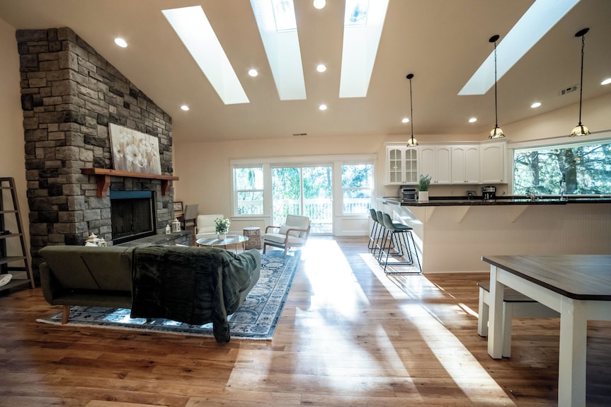 Sleeps 22 Forest Sauna Massage Chair - Eugene, OR