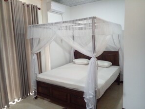 Quarto Duplo Deluxe, varanda, vista para o resort | Secretária, secretária adequada para computadores portáteis