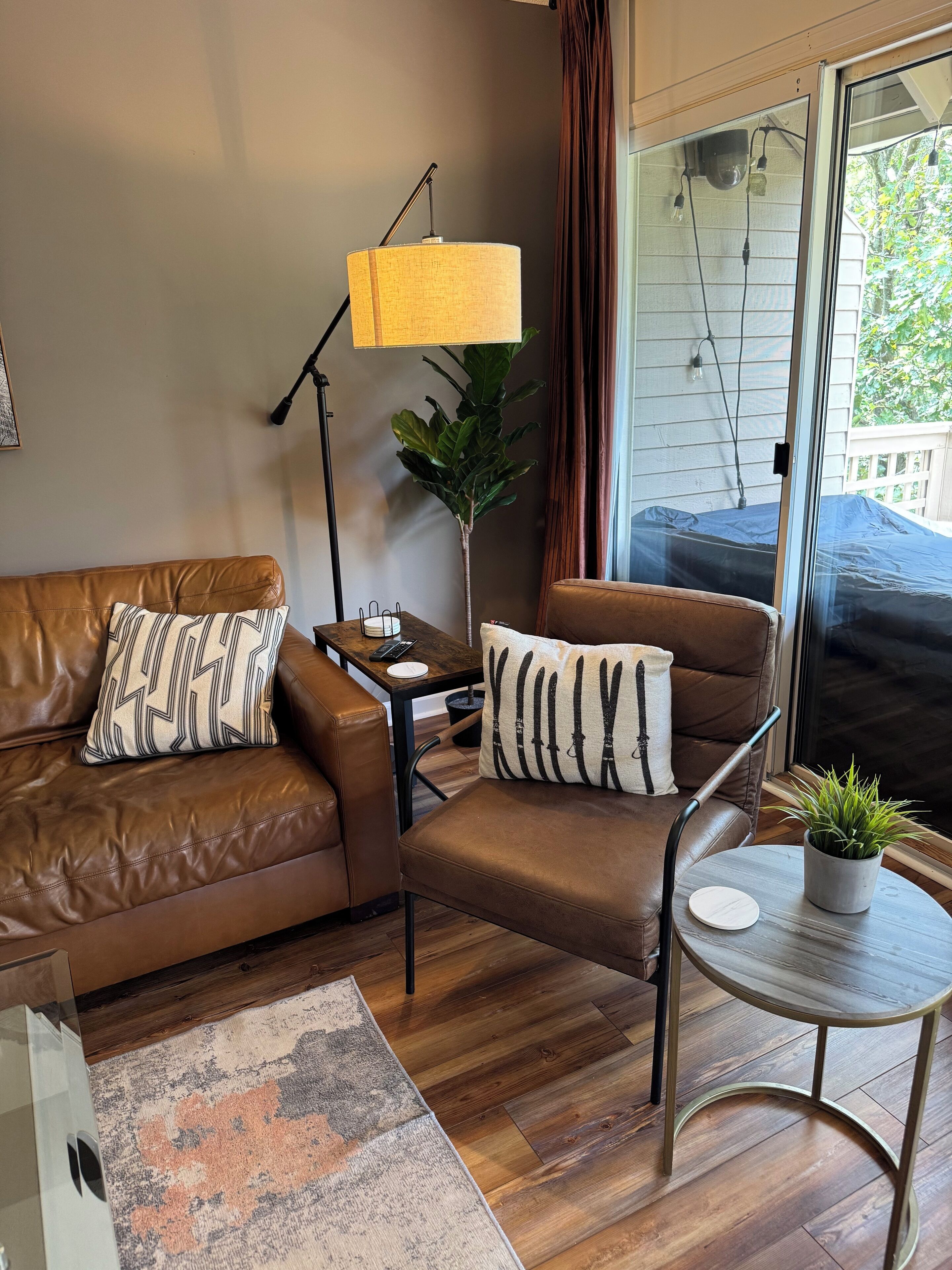 Modern & Cozy 2 Bed, 2 Bath Condo At Wintergreen Resort - Wintergreen Resort, VA