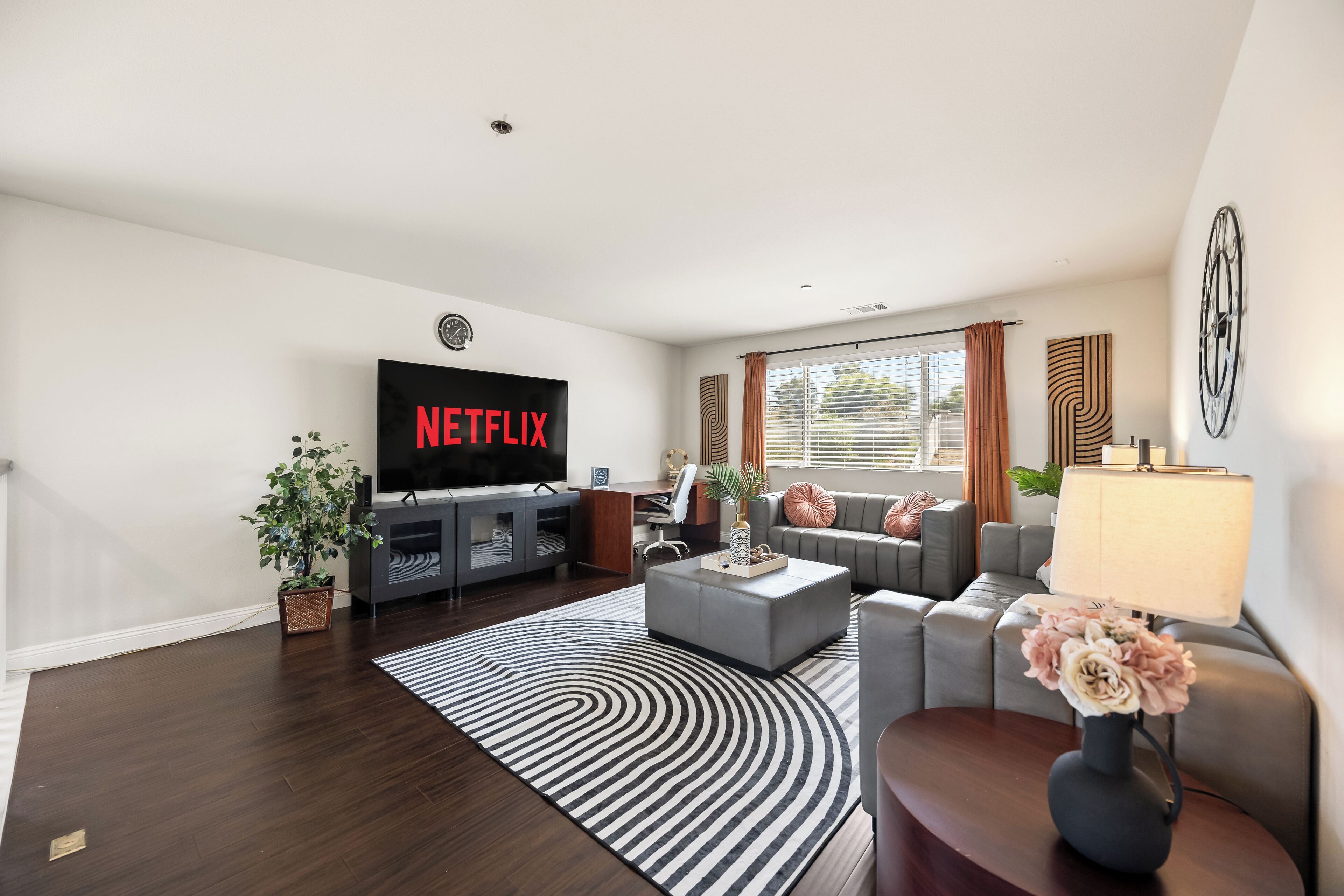 Spacious 5br 4ba House In Jurupa Valley / Bbq Grill - Eastvale, CA