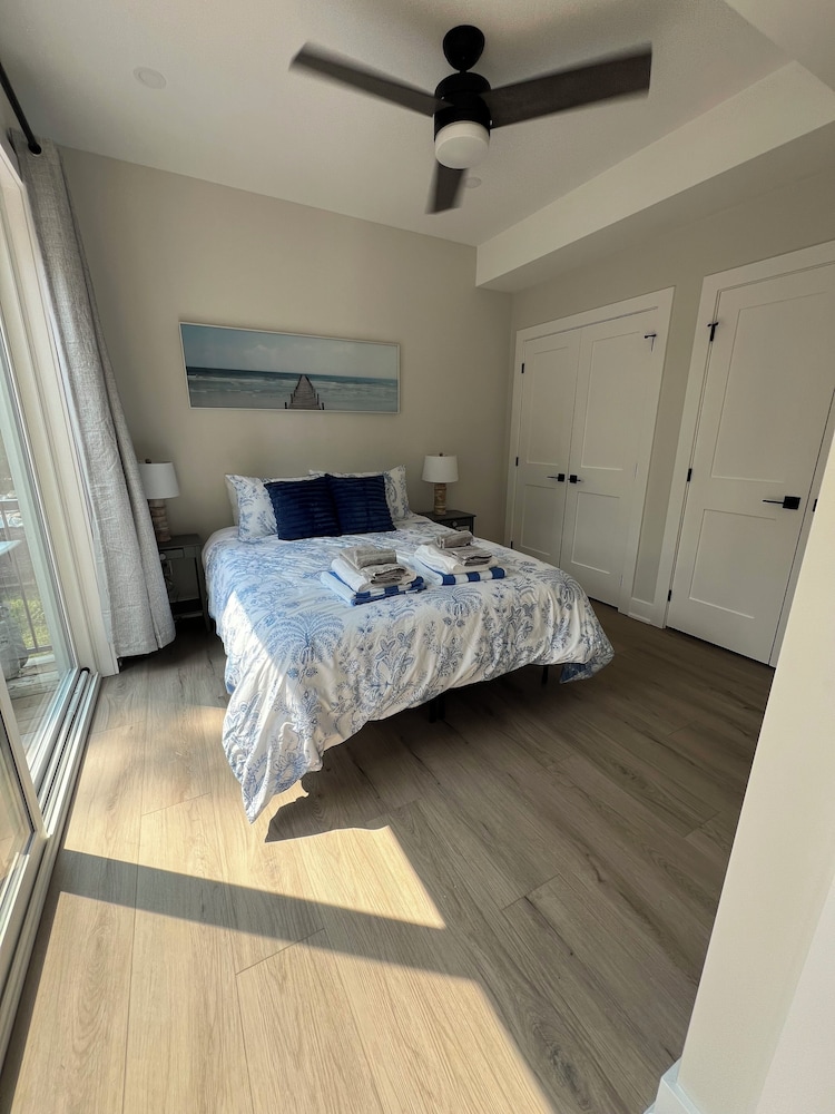 Severn River Luxury Retreat, 3 bds, 2,5 bath, sleeps 9 ppl, dogs ...