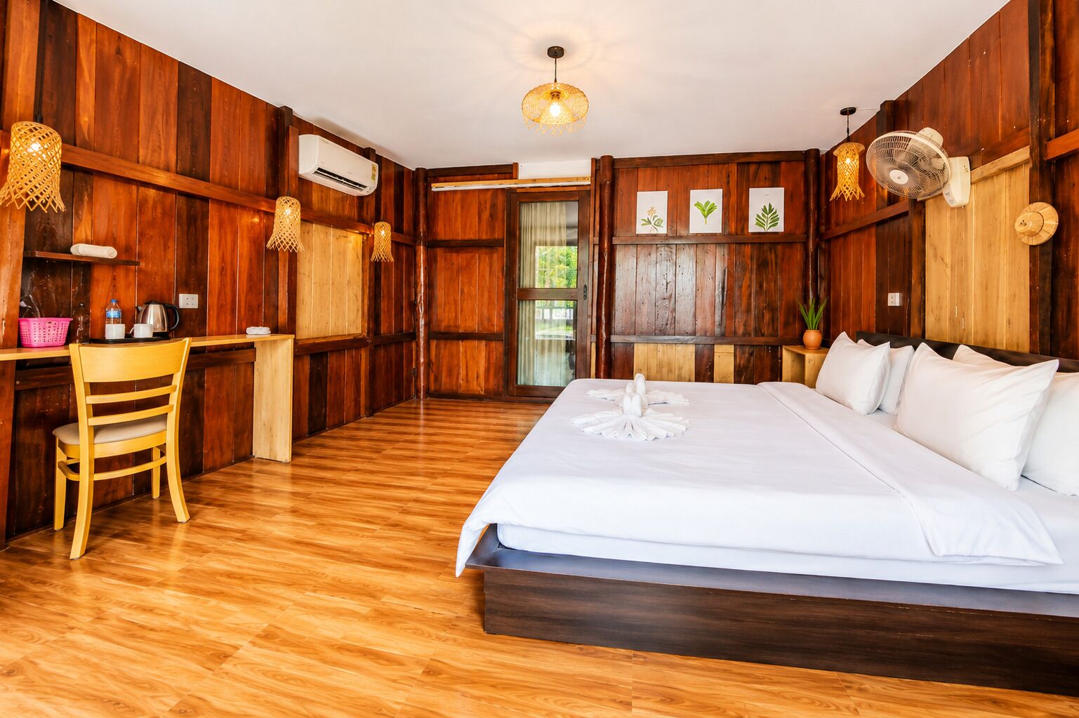 Bangalô standard, sacada, vista para o jardim | Wi-Fi de cortesia, roupa de cama