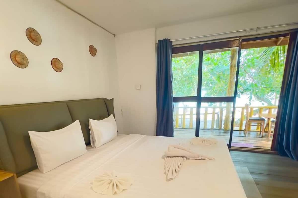 Bungalow Básico, varanda, vista para o mar | Secretária, Wi-fi grátis