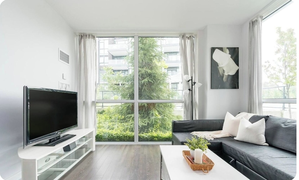 Spacious 2 Bedroom 2 Bathroom Corner Unit At Friday Harbour Resort - Ontario