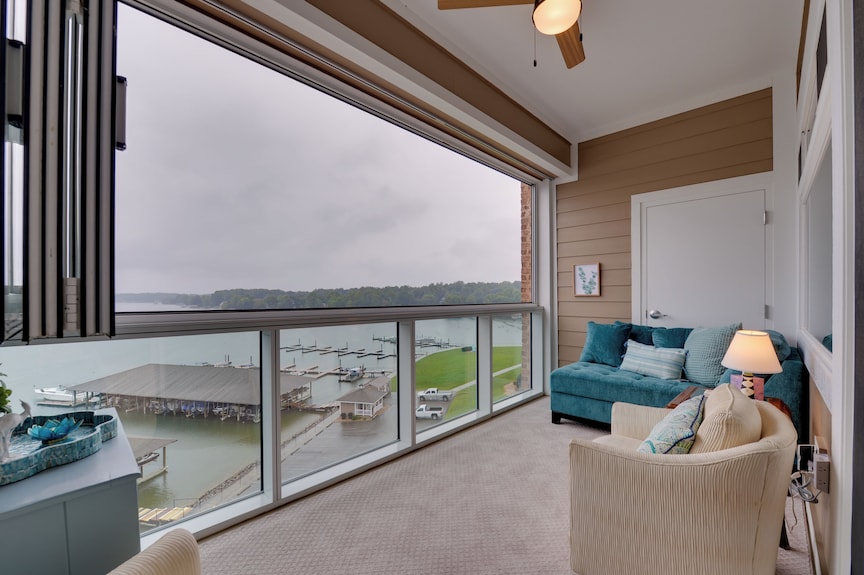 Resort Amenities & Beach Access: Huddleston Condo - Smith Mountain Lake, VA