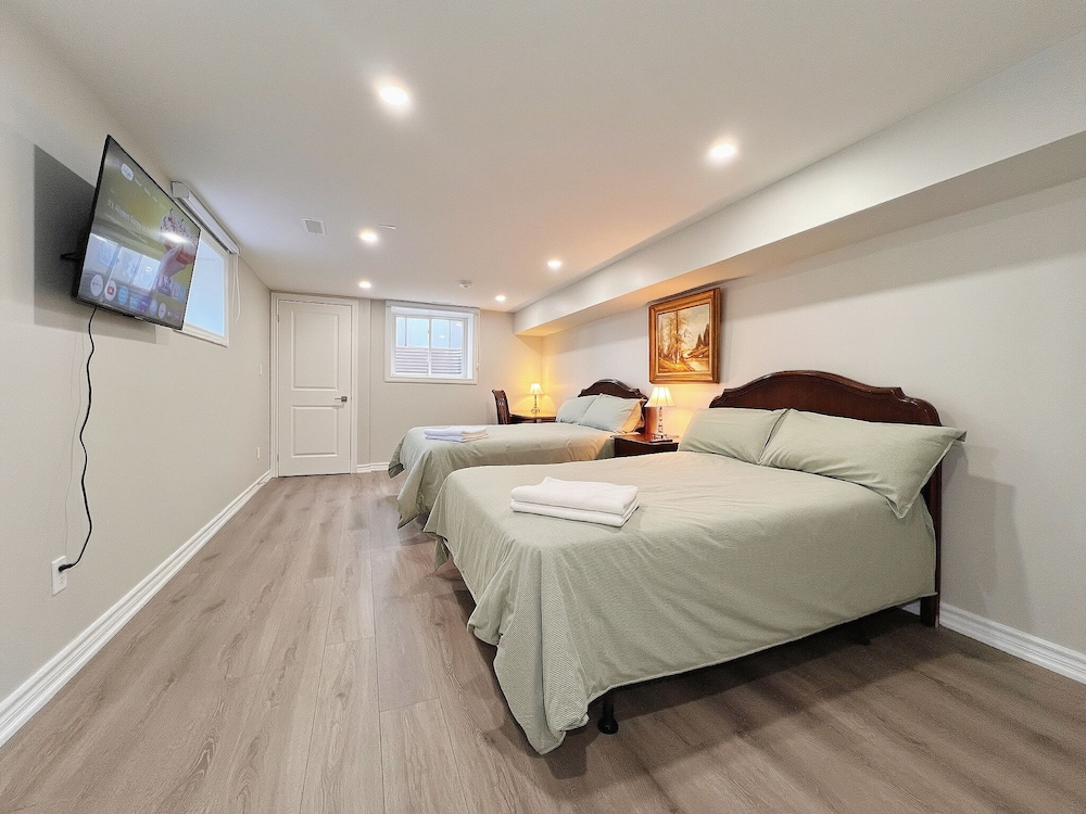 Cozy & Modern Ensuite Basement Rooms - Steps To Subway & Downsview Rogers Stadium - Toronto