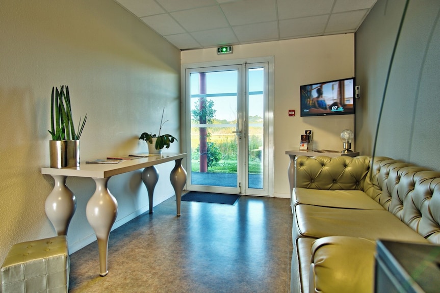 French Getaway! Pets Allowed, Parking! Near Parc De Caradoc & Square Lafayette! - Hasparren