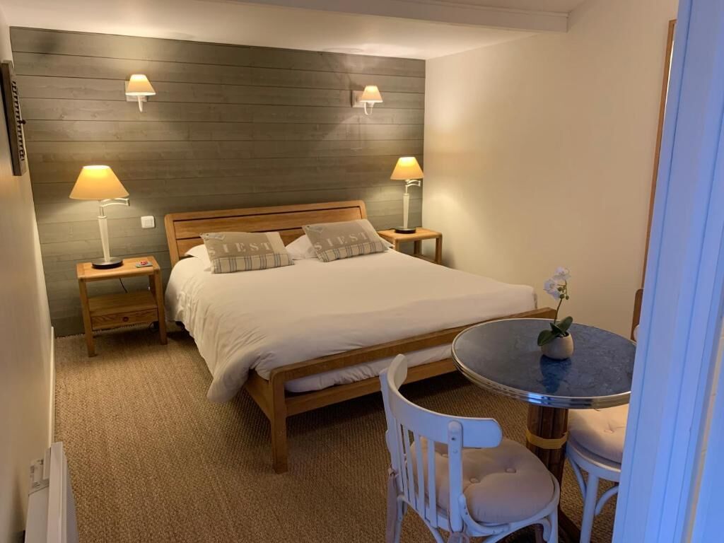 Quarto casal, 1 cama de casal, vista para o pátio, no piso térreo | Wi-Fi de cortesia