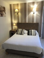 Quarto casal standard | Wi-Fi de cortesia, roupa de cama