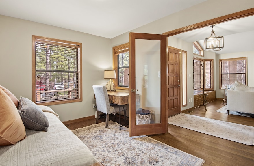 2 Living Rooms + Fires | Quick Drive Downtown - Arizona