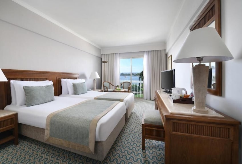 Tranquil Stay With Balcony Near Luxor Temple And Luxor Museum With Swimming Pool - Egipto