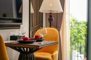 Suite Executiva, junto ao lago | Cofre no quarto, secretária 