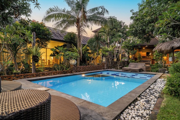 2 piscinas externas, guarda-sóis, espreguiçadeiras