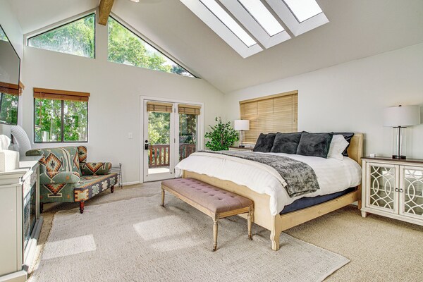Hot Tub & Mtn Views: Charming Utah Canyon Retreat - Loveland Living Planet Aquarium, Draper