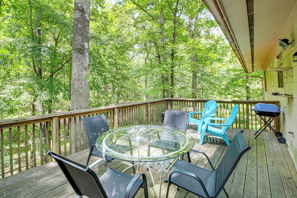 1/2 Mi To Desoto Lake: Hot Springs Village Home - Hot Springs Village, AR