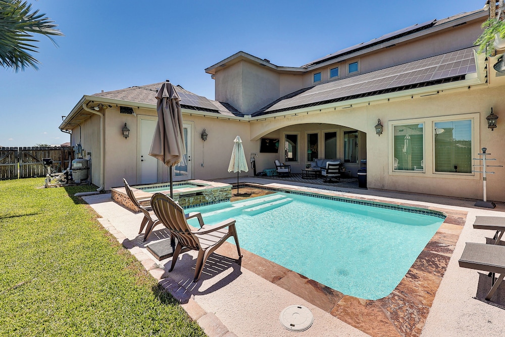 1 Mi To Utrgv Stadium: Roomy Retreat W/ Pool, Yard - 에덴부르그