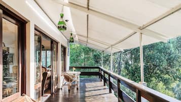 Villa Básica | Refeições ao ar livre