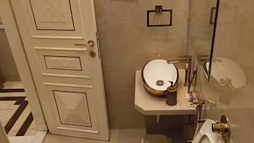 Quarto casal luxo | Cofres nos quartos, ferros/tábuas de passar roupa, Wi-Fi de cortesia