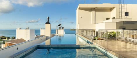 Apartamento Básico | Piscina | Piscina exterior