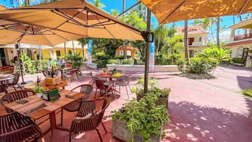 Pequeno-almoço inglês diário (10 USD por pessoa)