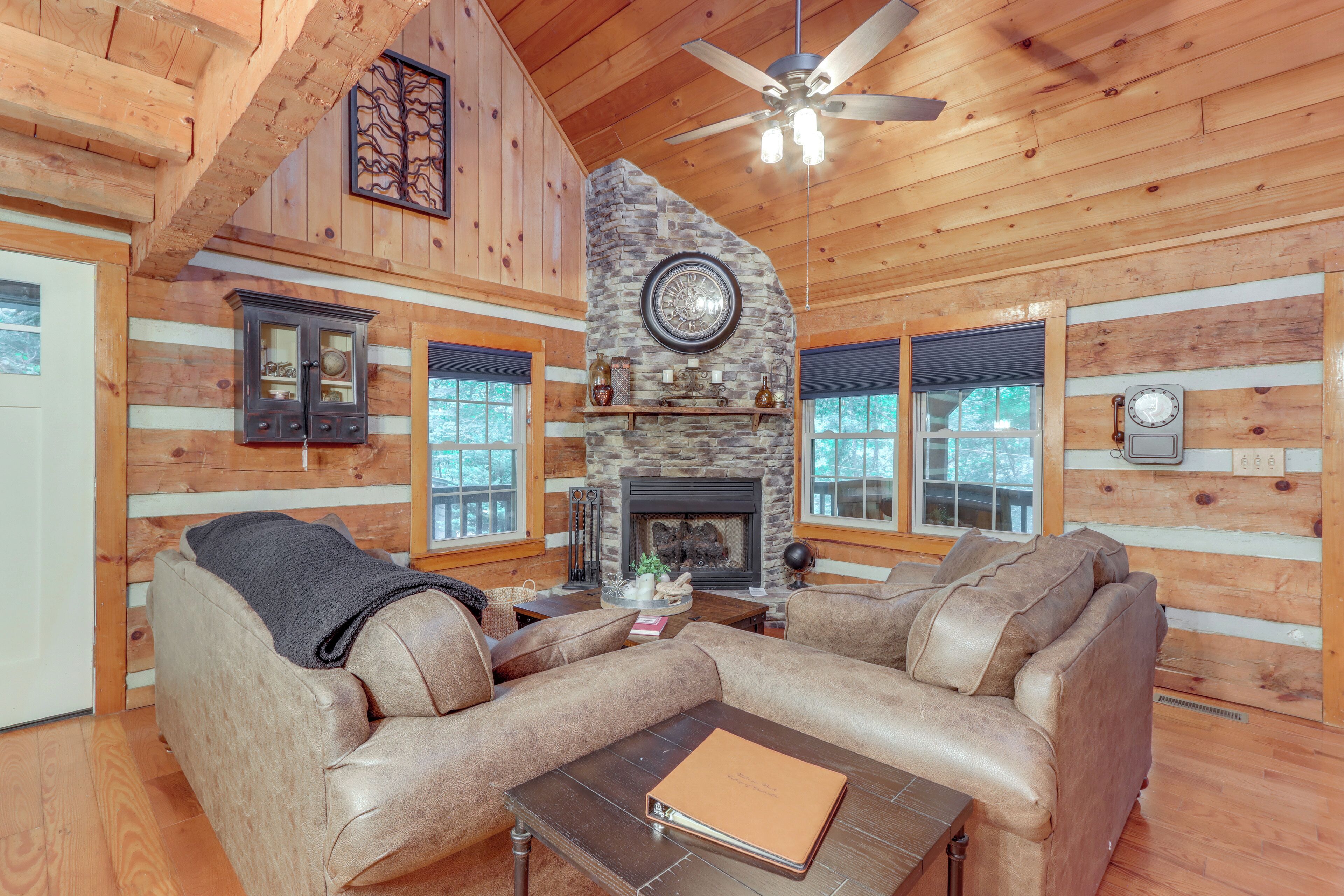 Escape To The Mountains: Hot Tub Haven In Ellijay! - Ellijay