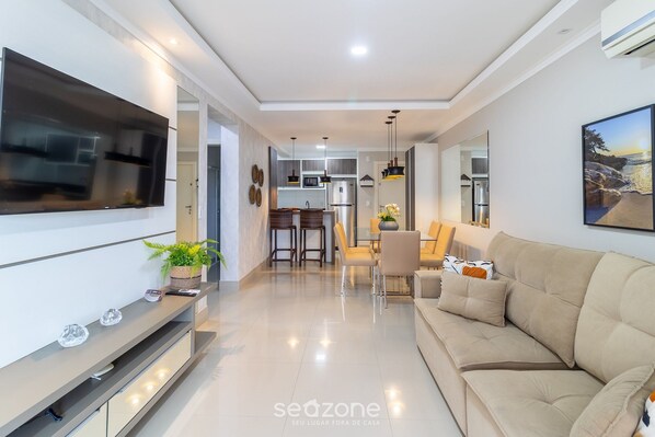 Apartamento Básico | Sala de estar | Smart TV de 32 polegadas com canais digitais