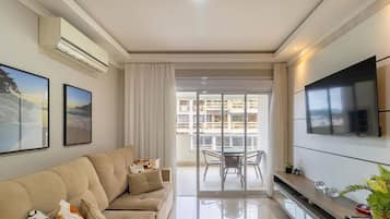 Apartamento básico | Área de estar | Smart TV 32 polegadas com canais digitais