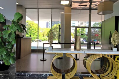 Lux 2BR Condo w/ King Beds DTWN