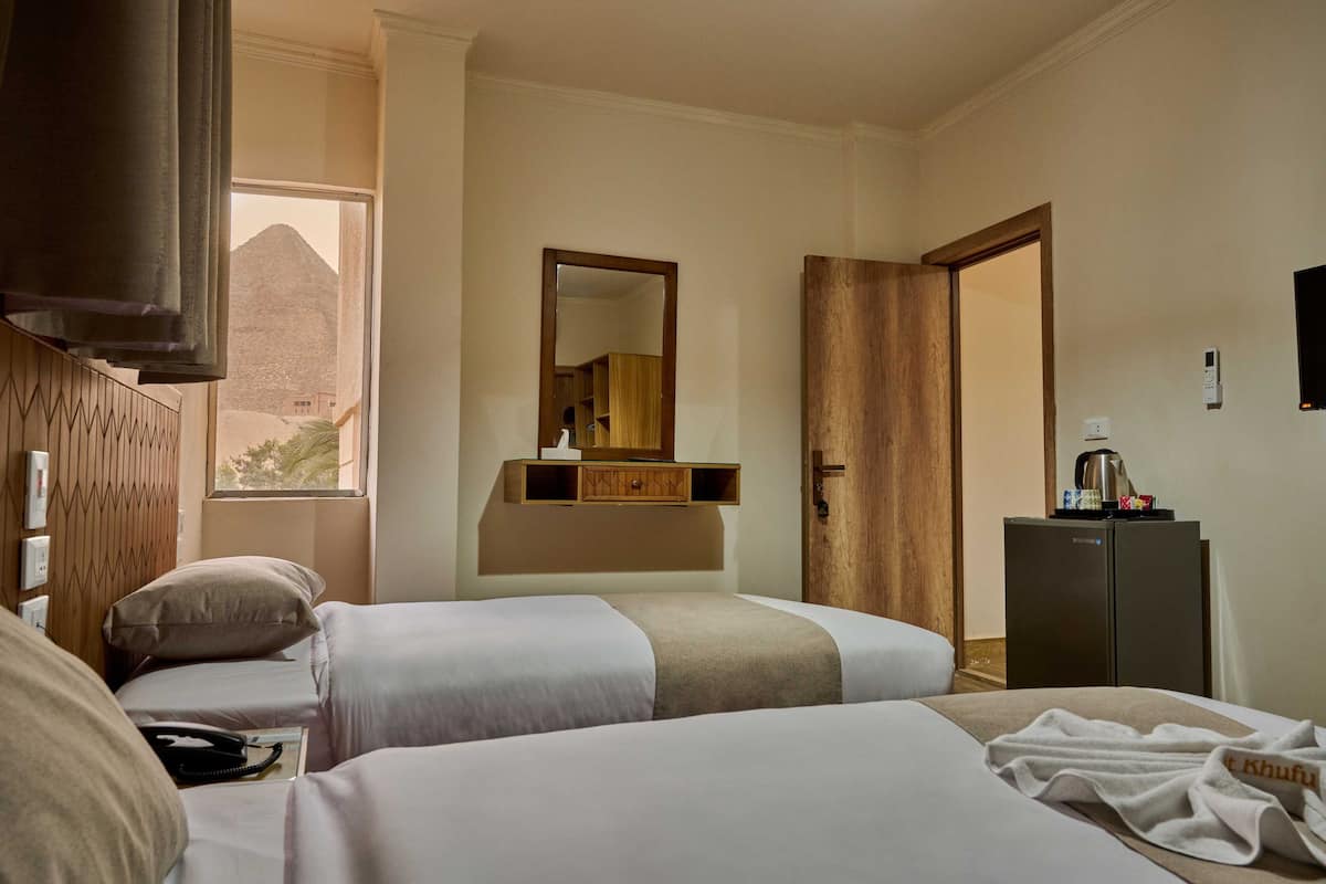 Quarto casal ou duplo superior, vista para a montanha | Frigobar, Wi-Fi de cortesia, roupa de cama