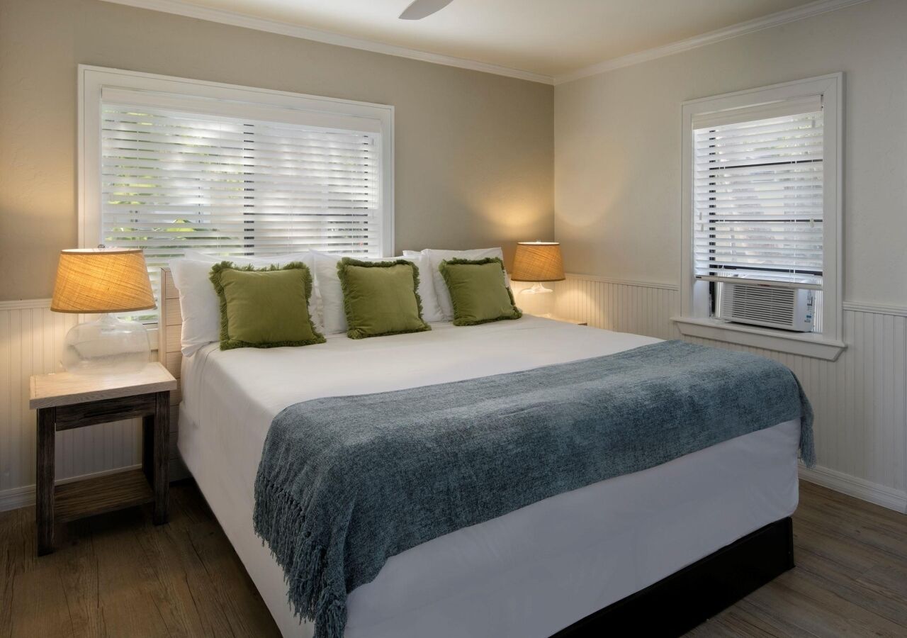 Ocean Front Studio W/kitchenette, Pool, Free Parking & Pet Friendly - Panhandle Key, FL